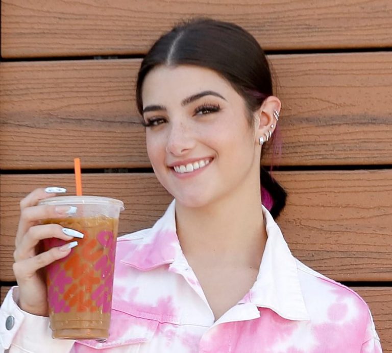 Charli D'Amelio - Bio, Before Frame, Trivia, Family Life - Wikiake