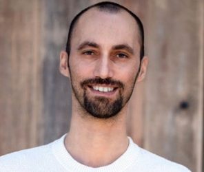 Dan Fleyshman - Wiki, Age, Birthday, Family, Wife & Net Worth - Wikiake