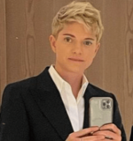 Mae Martin - Wiki, About, Shows, Family Life & More - Wikiake